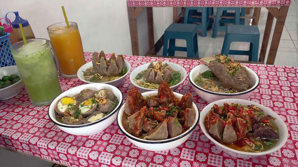Tempat Kuliner Bakso Viral di Kubu Raya, Bakso Sariga dengan Menu Bakso Isian dan Rasa Pedas - PONTV